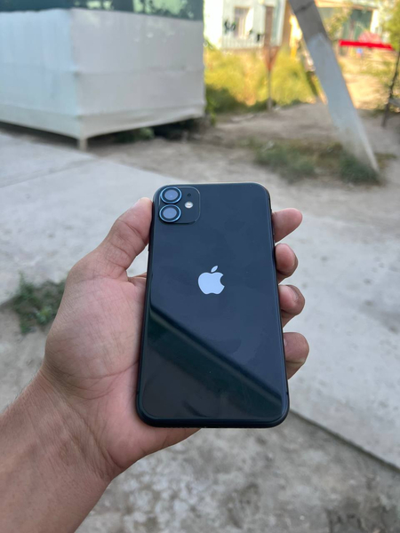 iPhone 11 sotiladi ishlashiga gap yoʻq narxi 3 mln 990 ming kelishamiz