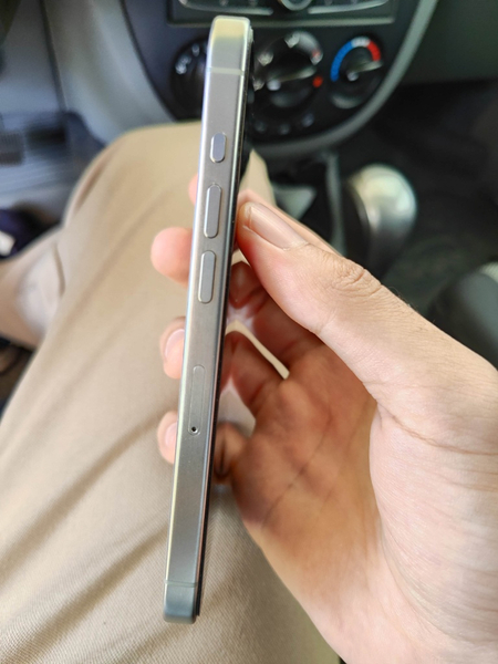 iPhone 15 pro 9 циклов зарядки , почти новый , идеал 100%  Natural