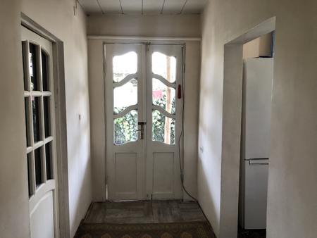 Uu sptiladi 6 sotix 7 xona sergelida