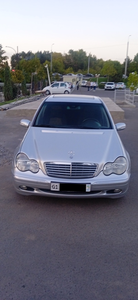 Mercedes-Benz W203 C200