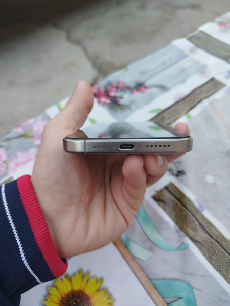 iPhone 15 pro max 256 tali