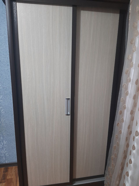 Продается шкаф и рабочий стол и стул