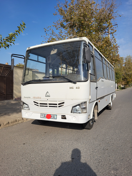 Isuzu aftobus sotiladi.