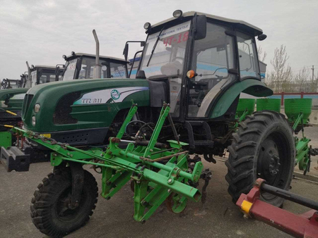 Traktor TTZ-811 ТТЗ Трактор ChT-18
