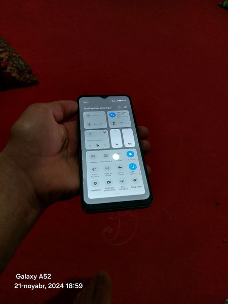 HONOR X6b 128/4  olganimga 1 oy boldi Narxi 1.400 srochna pul kk