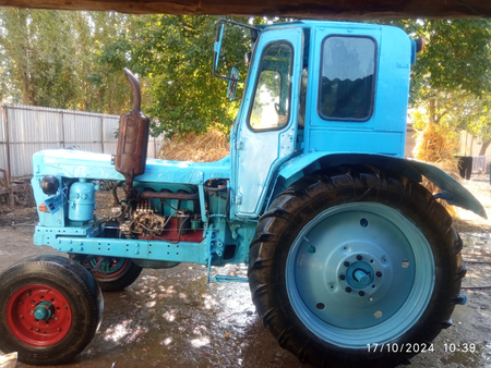 T 28 traktor sotiladi