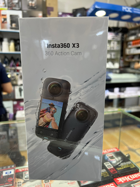 Продается инста 360 икс три новая