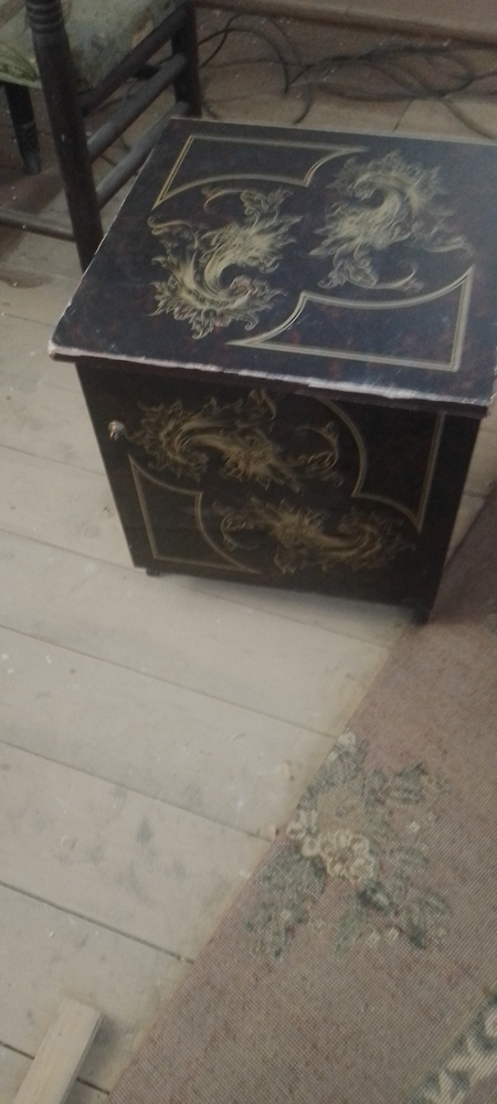 Komplekt mebel ishlatilgan holati yaxshi remont bòlgana chong ustlari
