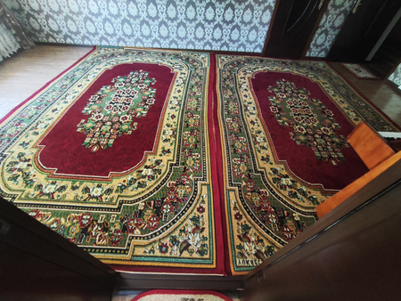 Gilam sotiladi 2ta. Raxmer:  2.5*4m bittası 350ming dan