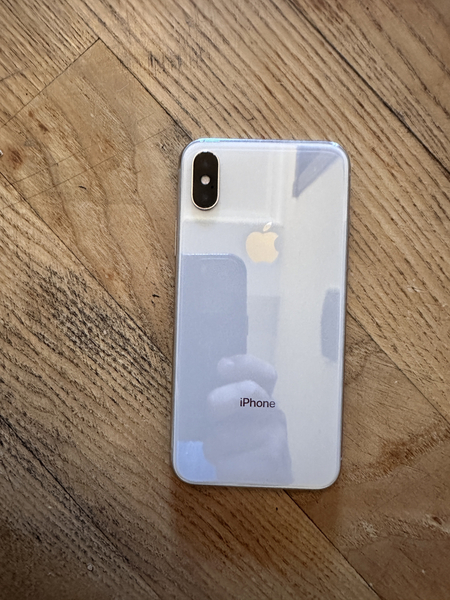 Продам iphone X64 silver