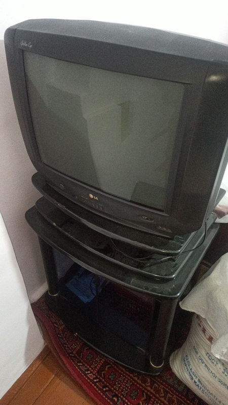 Lg telivizer sotiladi potstavkasi bilan