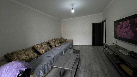 Метро Ойбек Свердловская  планировка  трехкомнатная квартира (J3264)