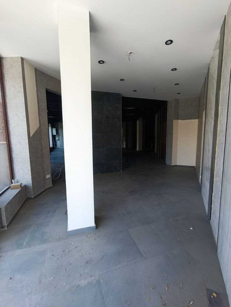 Сдам Офис, Шоу рум  370 м² , В доль дороги, ЖК PARISIEN, Центр