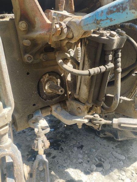 Traktor yumz srochno sotiladi narhini kelishamiz