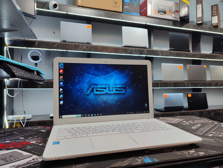 Ноутбук офисный ASUS i3-5005U