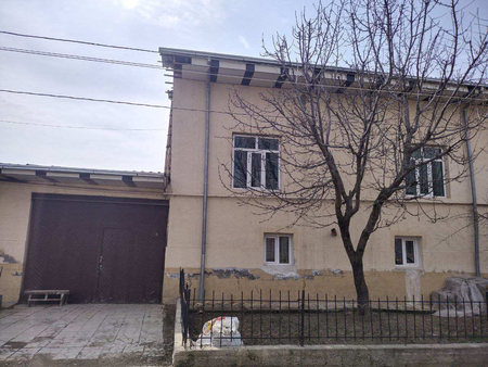 Uchastka sotiladi