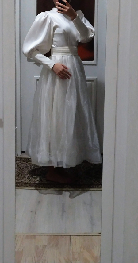 Белое вечернее платье