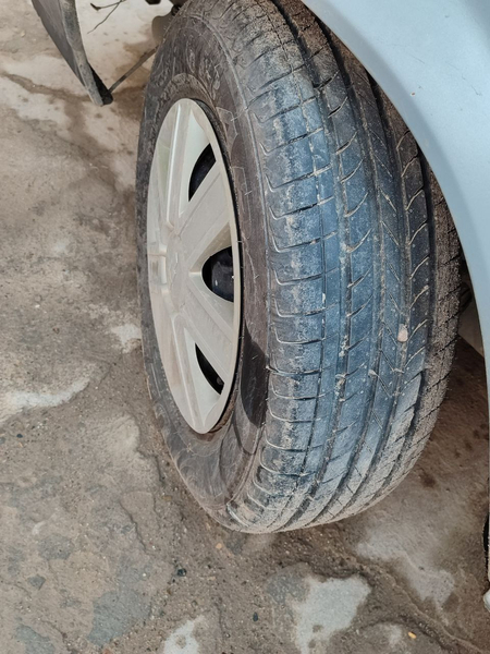 Tayota camry sotiladi