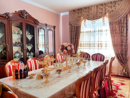 6 stx hovli sotiladi