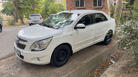 Chevrolet Cobalt 2014 Белый 3-позиция