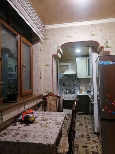 продается квартира 2-х комн. перед в 3-х.  Юнусабад 18. 4\4.  кирпич