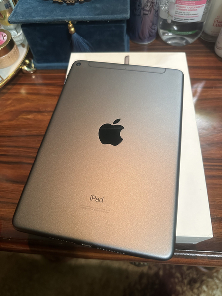 iPad 5 mini 64gb Sim _+ Wi Fi
