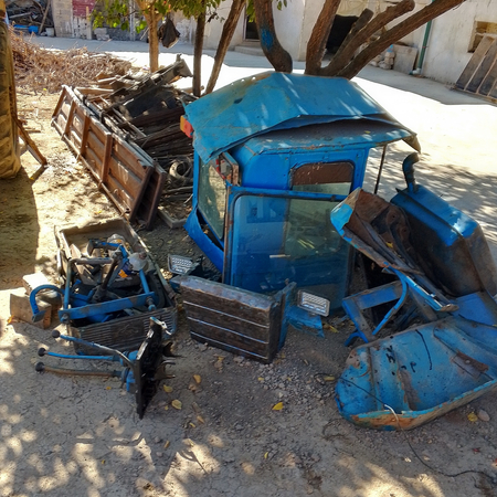 Traktor 28 sotiladi narhi keliwtirib bervoraman