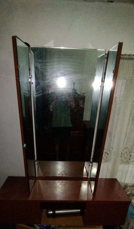Срочно продам , шкаф и трюмо