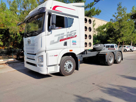 Тягач FAW J6P 6X4 CNG Arenda s Vikup va Lizing