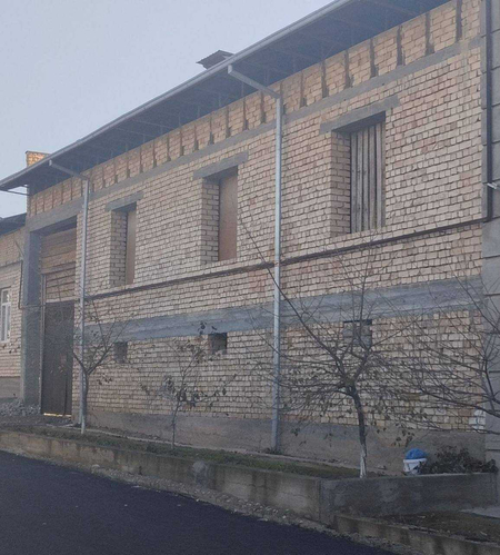 Uchaska sotladi  keles Abduraxmonovda 6 sotu 7 xona paltara etaj