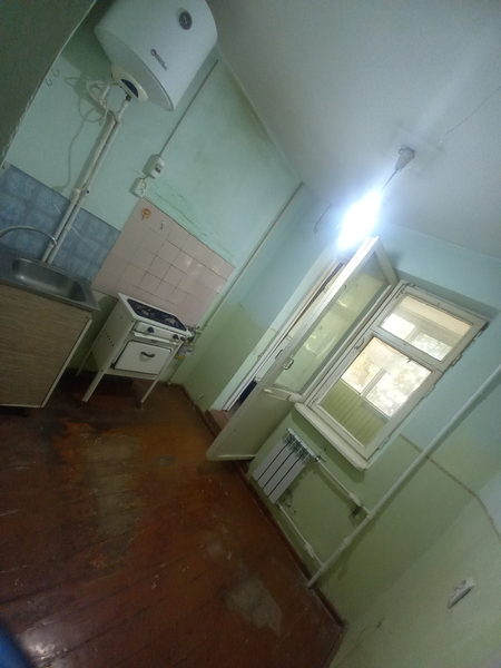 Продаётся 2х ком кв в чирчике 4 мкн 3 этаж в доль дороги