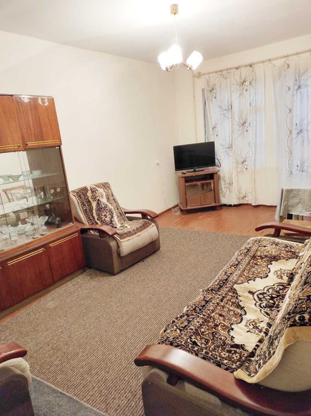 недорого продаю  3/3/4, центр,кирпич,мебель- Мирабад район