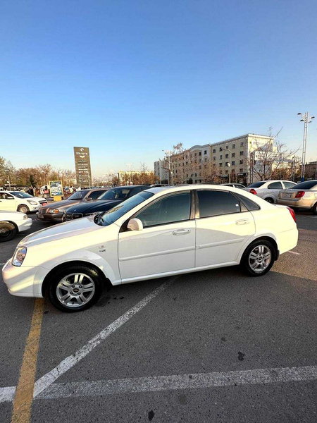Chevrolet Lacetti, 3 позиция, автомат 2013г.