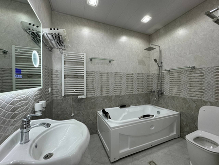 Продаю 4х ком.Люкс.кв. новостройка 120м² ул.Мирзо Улугбек 1-этаж