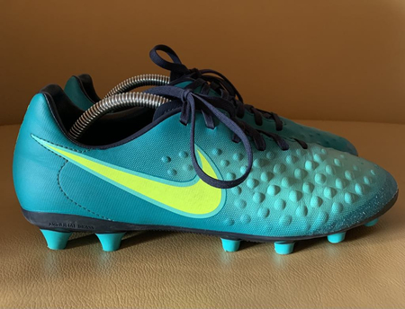 Бутсы для футбола «NIKE MAGISTA» 39-размера / производства Вьетнам