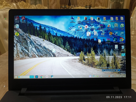 Lenovo noutbook 4/500 GB sotiladi