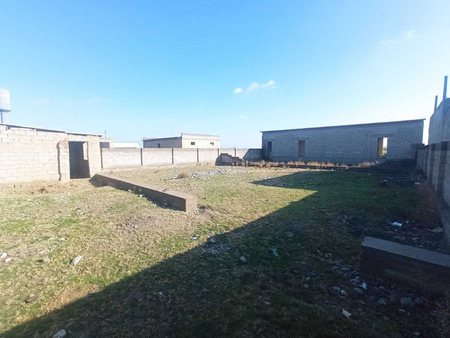 Uzunovul massivida yeri bilan savdo do'koni sotiladi 6mx18m yeri bilan