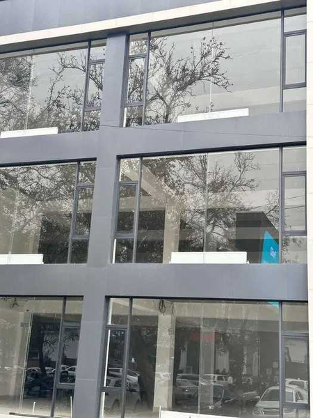 Продаётся коммерческое помещение в Юнусабаде ор-р напротив Малика Br12