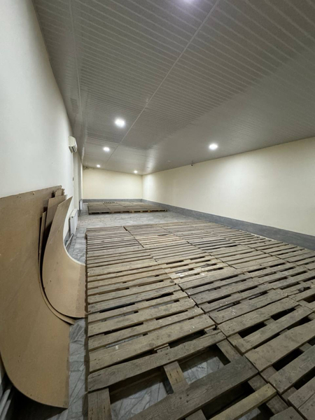 Продается база 1050кв с офисами и складами в центре