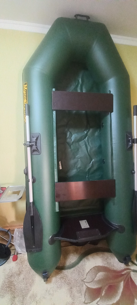 Продаётся лодка пвх с транцем под мотор длинна 2м 80см производства Ро