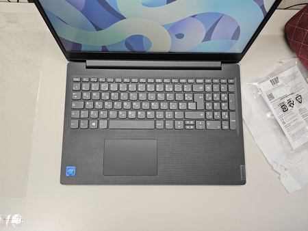 ПРОДАМ Lenovo V15 Офисный Ноутбук DualCeleron N4020/4GB/256SSD/15.6