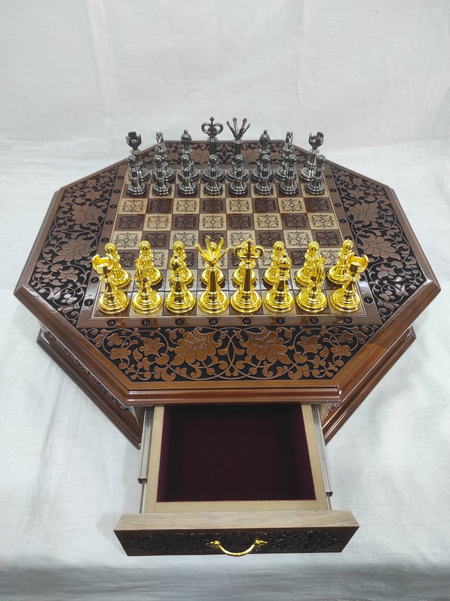 Shaxmat 45-45 sm 8 burchak yong'oq daraxtidan yasalgan