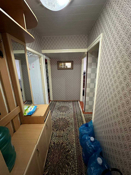 Продаётся 3х комн квартира на 4 этаже Ор-р 8 школа