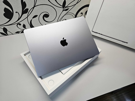 ПРОДАМ Macbook Air 15