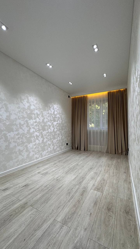Продам квартиру Ялонгоч 3в4/1/4 70м2