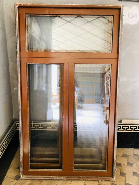 Продается окна металлические б/у