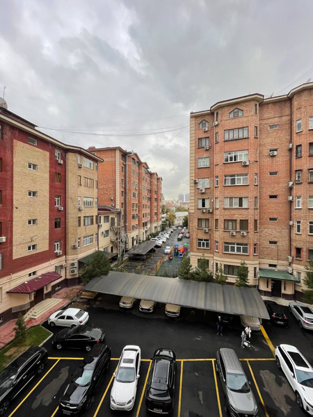 Продаётся квартира в центре города Ойбек!