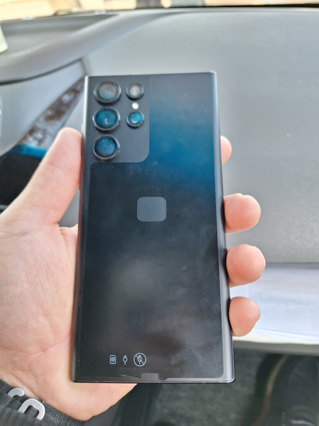 Srochna telefon sotiladi