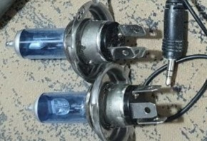 Лампочки от фар автомобилей.