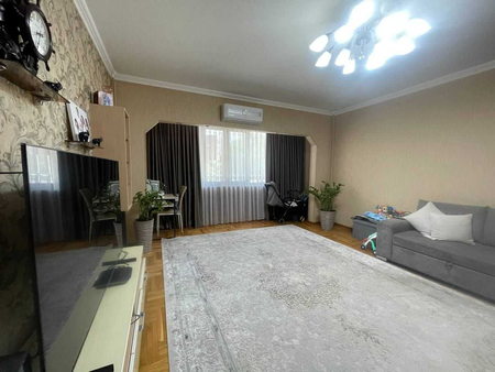 Улица Мирзо Улугбека Раздельная Трехкомнатная квартира 3/9 (J3339)